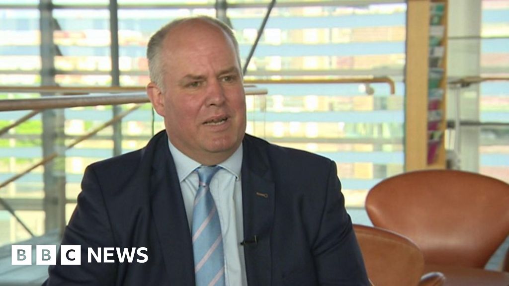 'Let the cabinet get on' with Brexit, says Welsh Tory leader