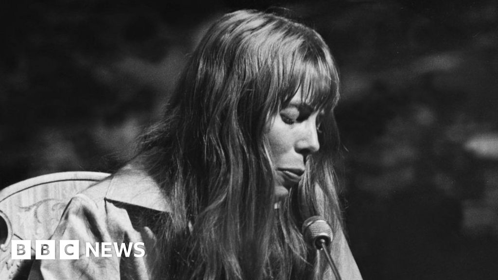 Joni Mitchell's Hejira gets Celtic Connections re-imagining - BBC News