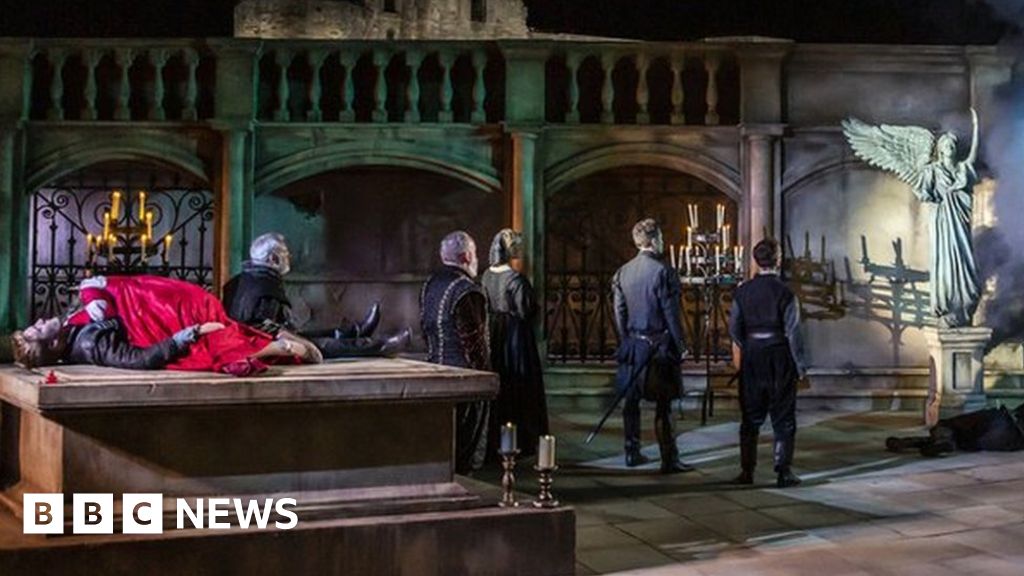 Stafford Shakespeare Festival to move due to costs - BBC News