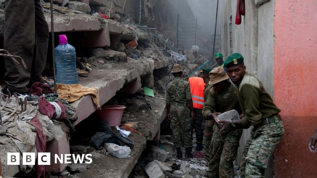 Kenya flooding: At least 10 dead in building collapse - BBC News