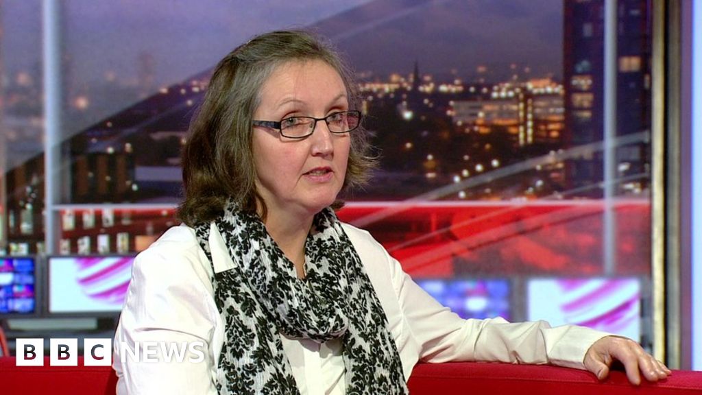 Woman wins £75,000 over Network Rail equal pay - BBC News