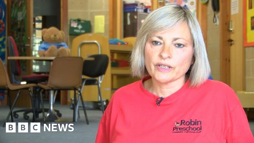 Oxfordshire pre-schools 'suffering' under mounting costs - BBC News