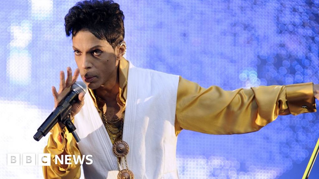 Prince announces solo piano tour - BBC News