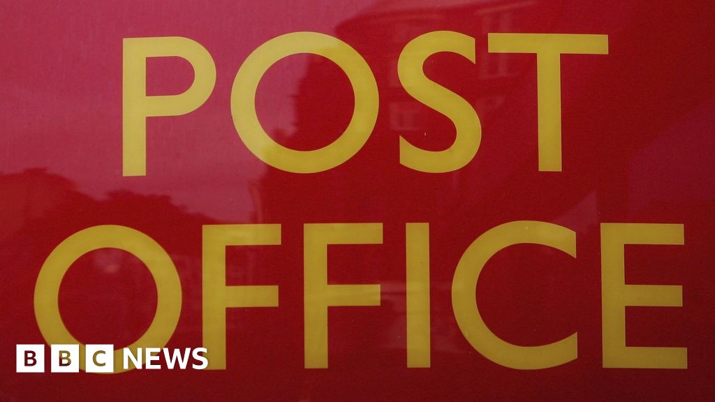 Post Office to cut more than 500 jobs - BBC News