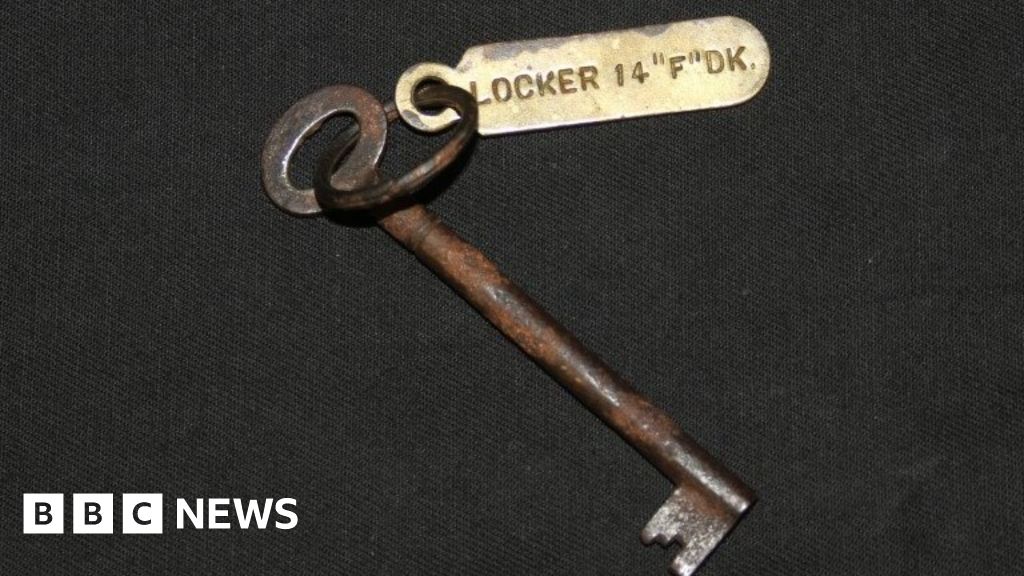 Titanic locker key sold for £85,000 at auction - BBC News