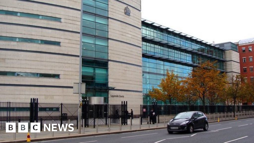 Francis McPeake: Five sentenced for intimidating musician - BBC News