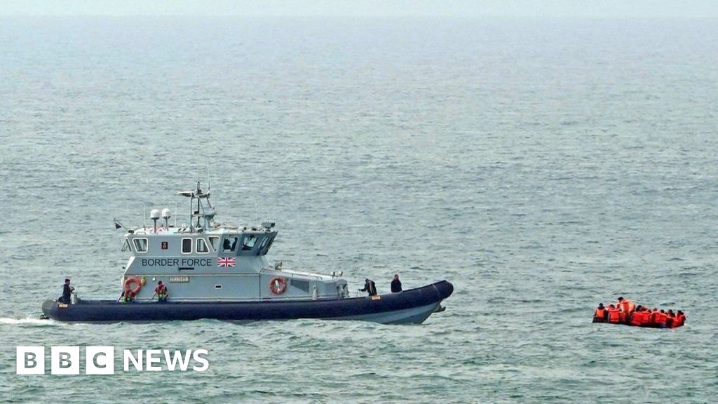 Migrant crossings: More than 800 migrants cross Channel in three days