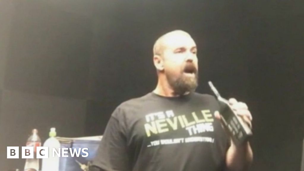 Australia and UK battle for 'burping Ashes' - BBC News