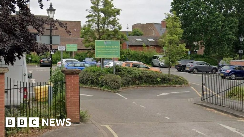 Beeston: Businesses hope to reverse new parking charges - BBC News
