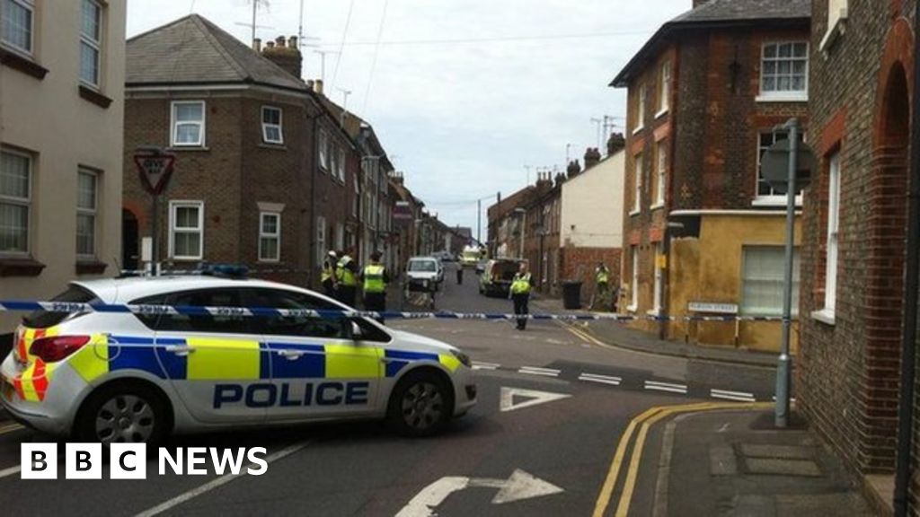 Dunstable fatal crash man may have been theft victim - BBC News