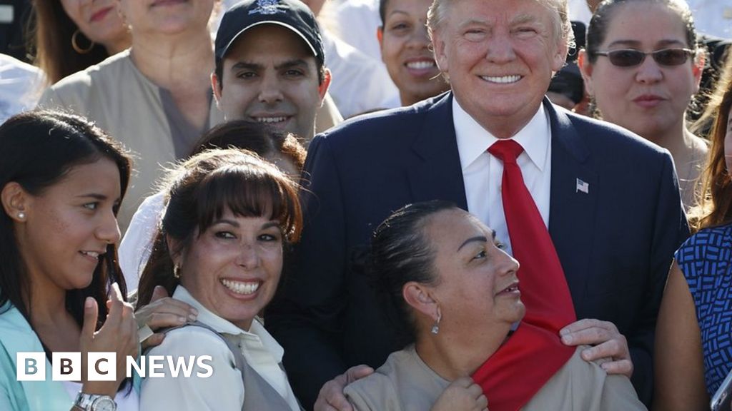 Trump employees in Florida say they will vote for boss - BBC News