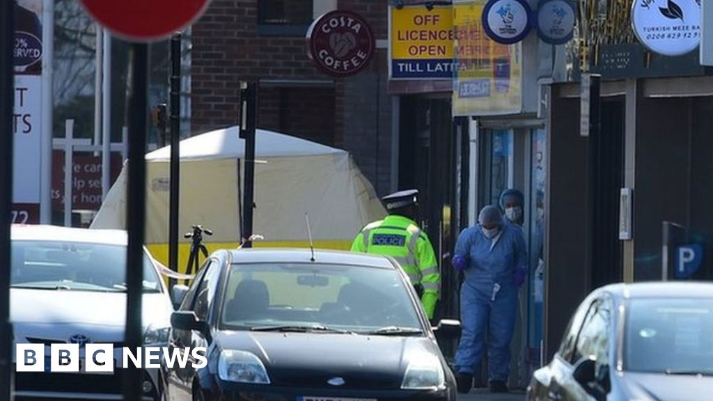Pinner stabbing: Shop worker killed during robbery - BBC News