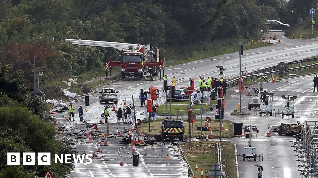 Shoreham crash: Air show 'unaware' of pilot's display plan - BBC News