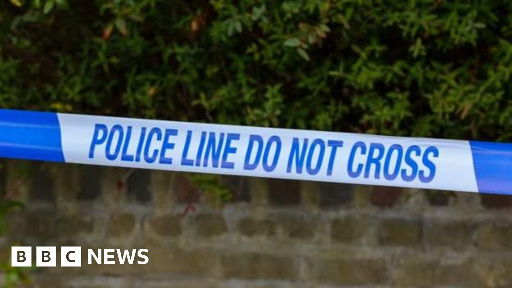 Stoke-on-Trent murder probe after woman found dead - BBC News