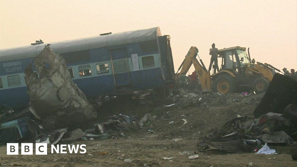India train crash: Rescuers trying to free trapped - BBC News
