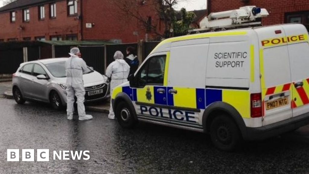 Toxteth shooting: Man shot in 'targeted' attack at home - BBC News