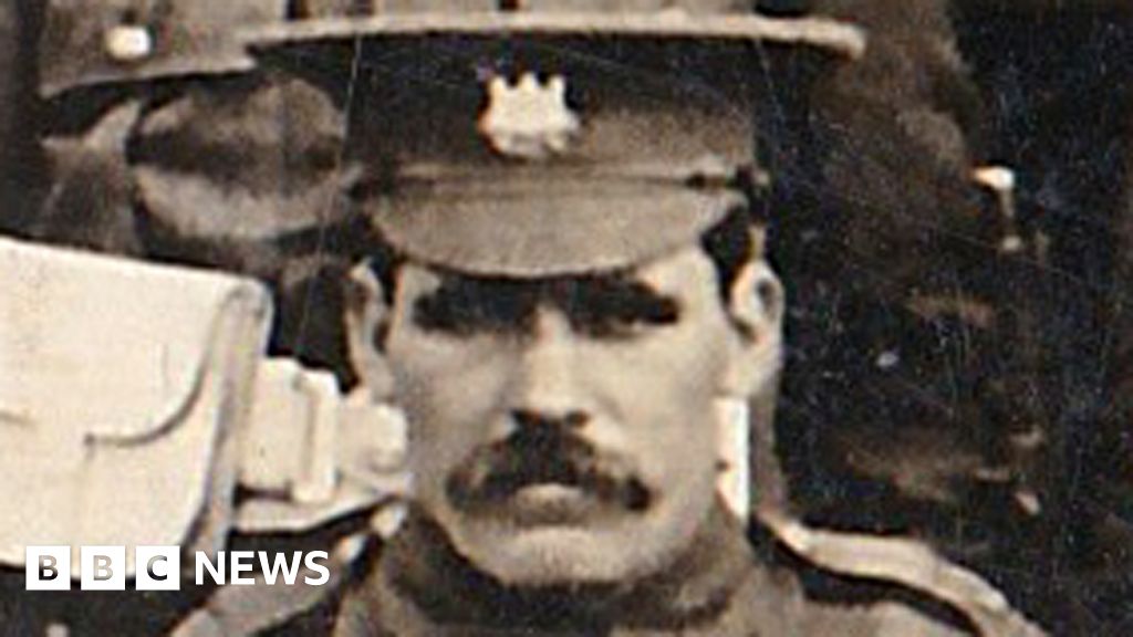 The first 'friendly fire' victim of World War One - BBC News