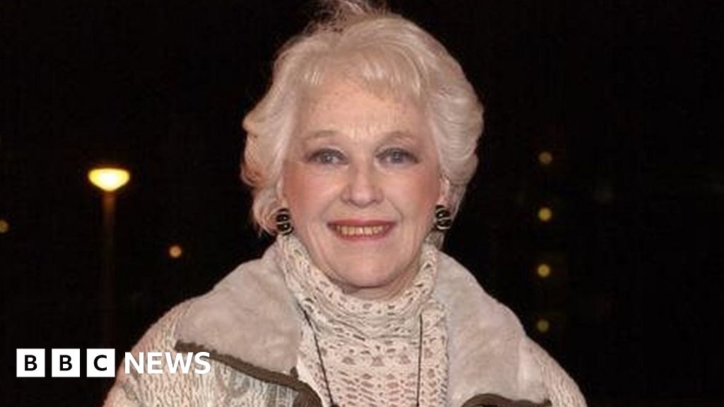 Katie Boyle: Former TV personality dies aged 91 - BBC News