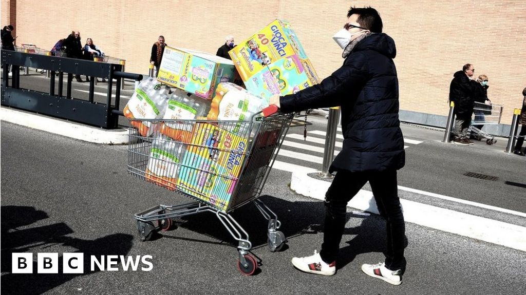 Coronavirus: Life under lockdown in Italy - BBC News