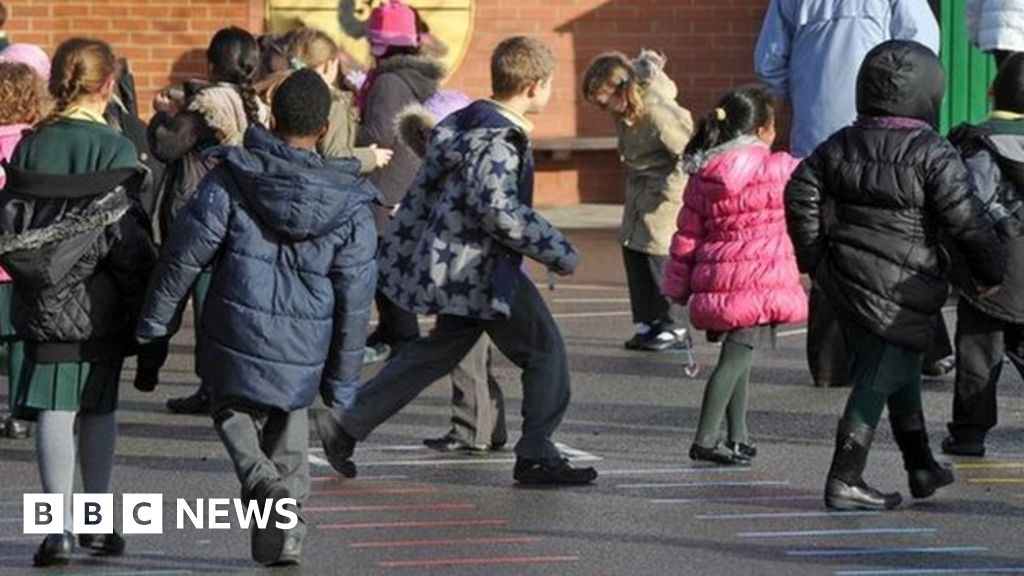 Playground tig ban and other 'ridiculous' school rules - BBC News