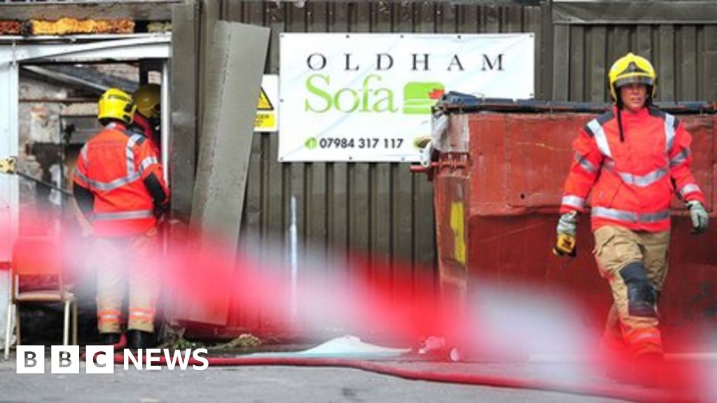 Oldham warehouse blaze: Man charged with arson - BBC News