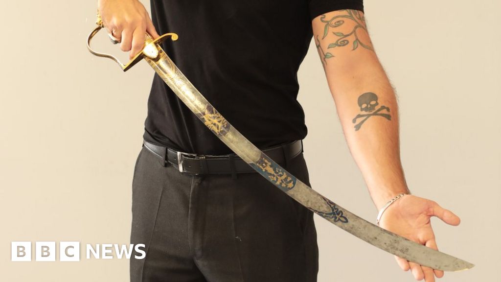 Rare Copenhagen sword from Nelson battle sells at Dorset auction - BBC News