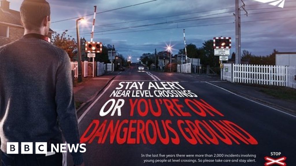 Network Rail campaign over level crossing safety - BBC News