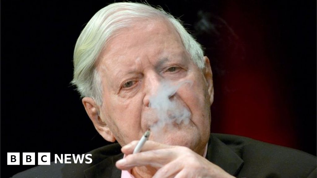 German ex-Chancellor Helmut Schmidt dies at 96 - BBC News