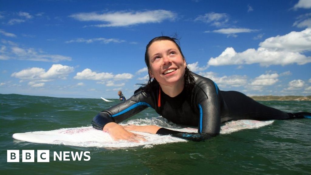 Four-day week: 'Surfing on Fridays boosts our firm’ - BBC News