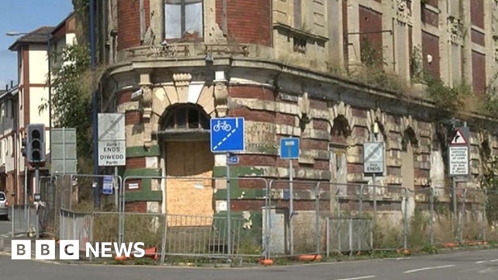 Swansea's Palace Theatre set for £5m redevelopment - BBC News
