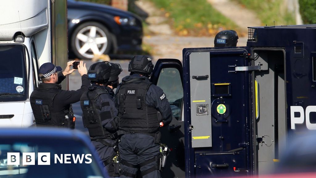 Northolt armed stand-off police fear petrol stockpile - BBC News