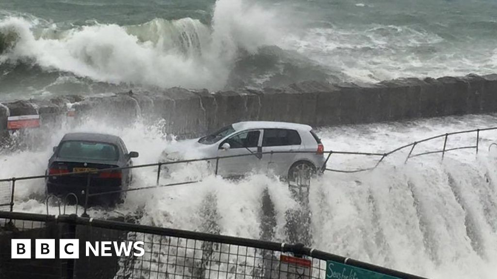 Huge waves bring flooding to South West - BBC News
