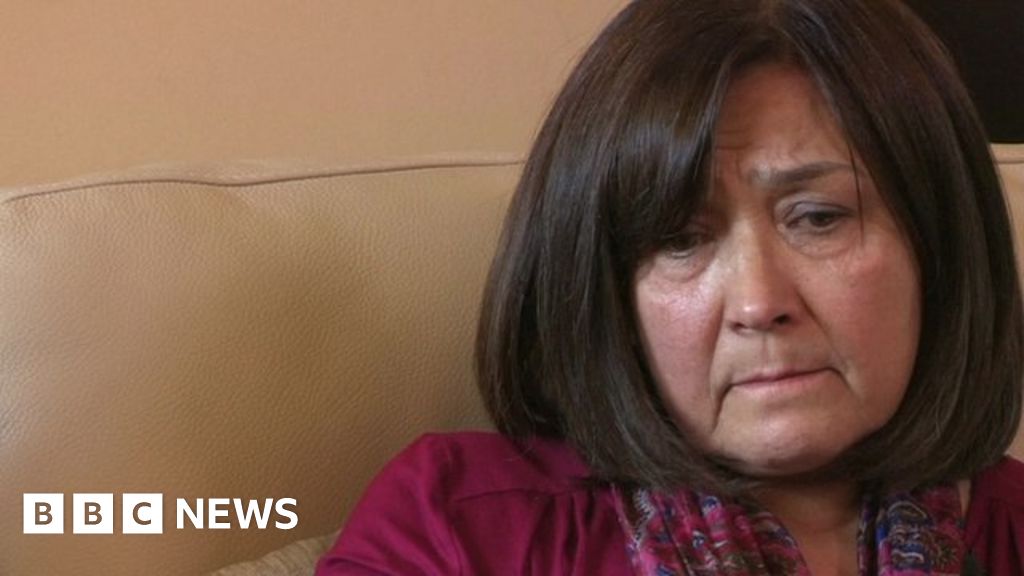 Phone fraud: How woman was defrauded by scam - BBC News