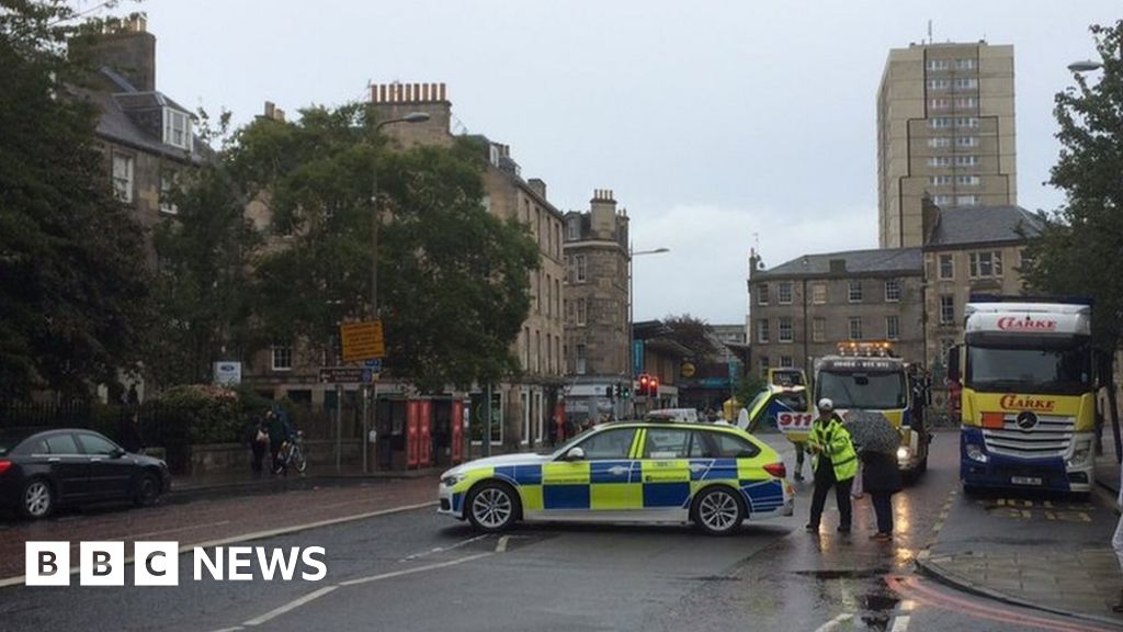 Police in Edinburgh issue appeal following fatal crash - BBC News
