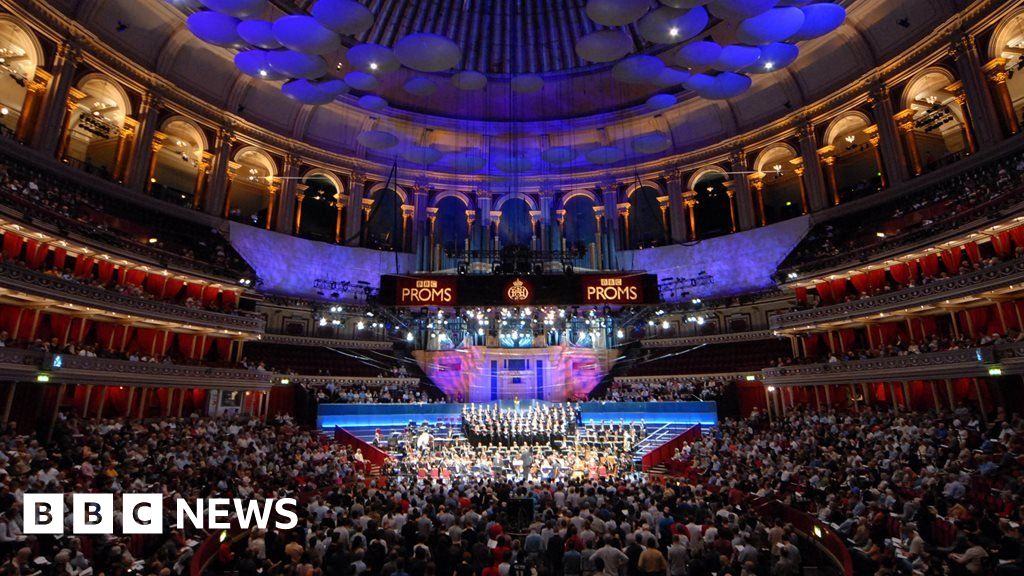 BBC Proms: First Night opens with tribute to Nice victims - BBC News