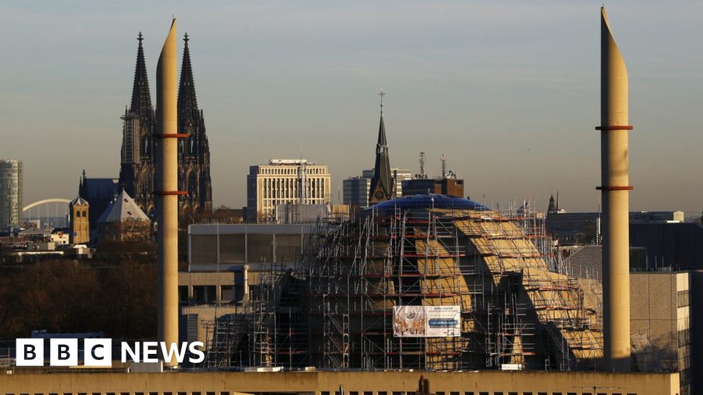 Germany Islam: CSU head Scheuer calls for German in mosques - BBC News