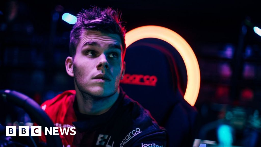 World's fastest gamer becomes McLaren F1 simulator driver - BBC News