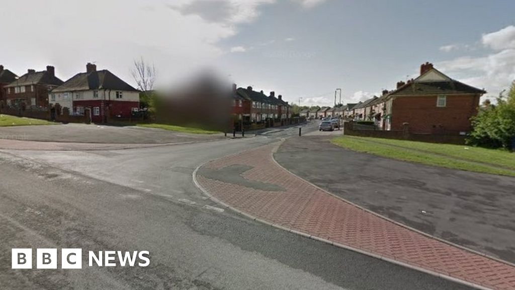 Halton Moor: Three admit violent disorder on Leeds estate - BBC News