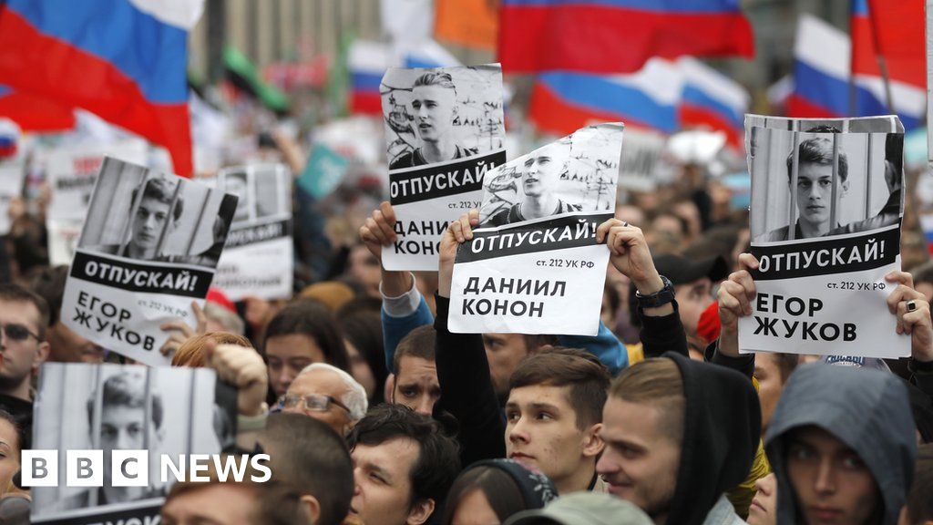 Moscow protests: Opposition rally 'largest since 2011' - BBC News