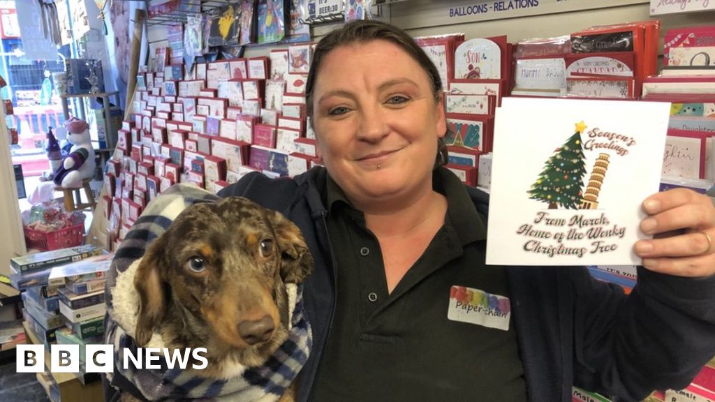 March locals cash in on wonky Christmas tree fame - BBC News