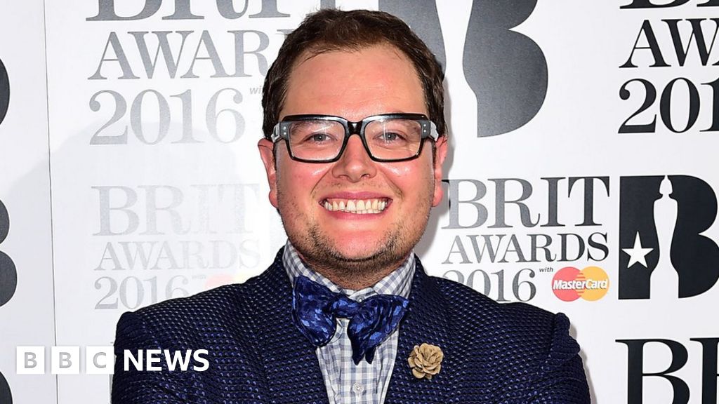 Man who punched Alan Carr’s manager sentenced - BBC News