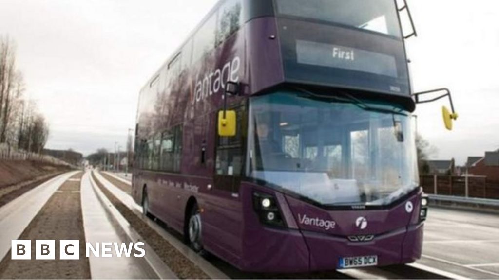 Guided busway plan to link Cheshire and Manchester Airport - BBC News