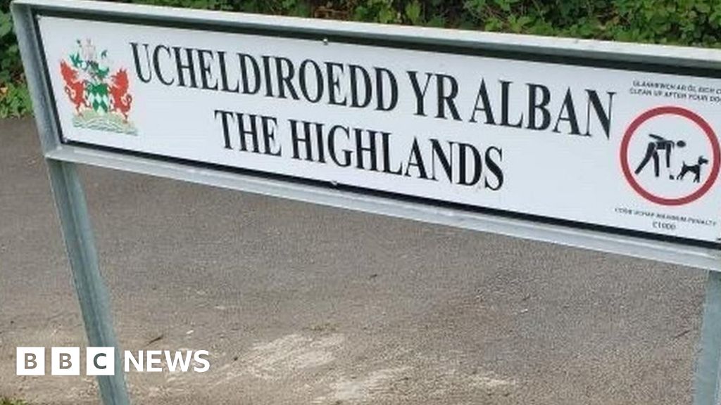 Welsh street sign puts Scottish Highlands in Skewen