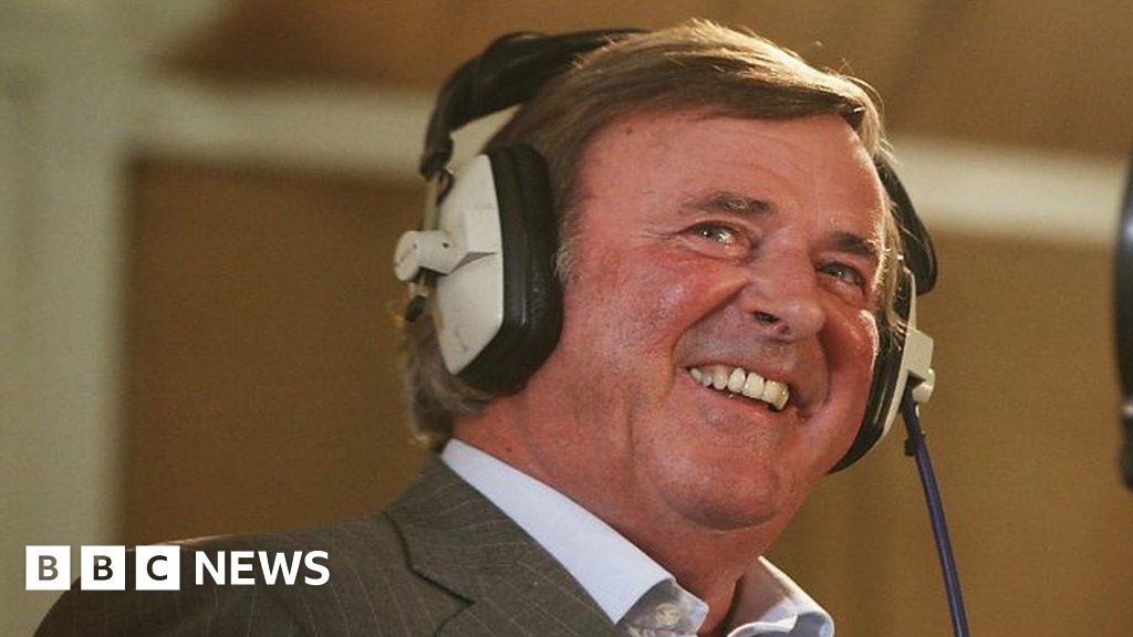 Sir Terry Wogan's radio highlights and key moments - BBC News
