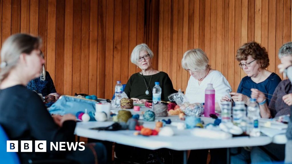 Programme released for 2018 Loch Ness Knit fest - BBC News