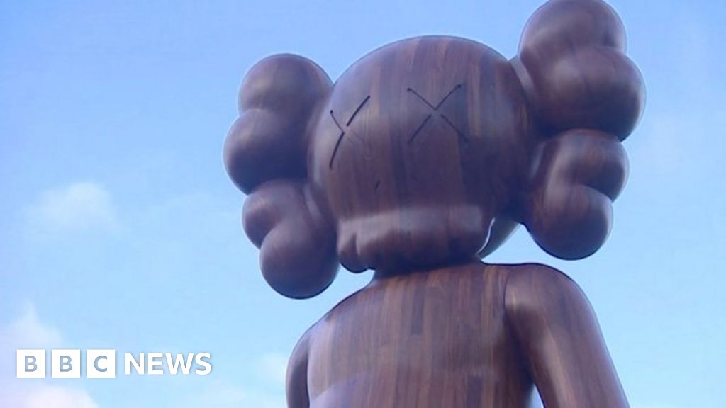 Giant cartoon sculptures by Kaws go on show in the UK - BBC News