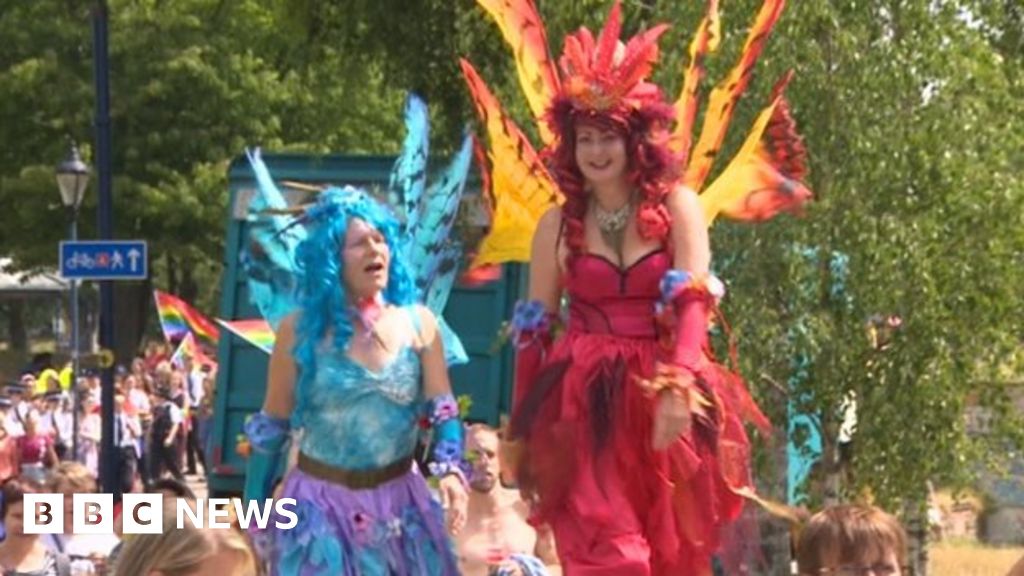 Bristol Pride Parade is 'biggest yet' - BBC News
