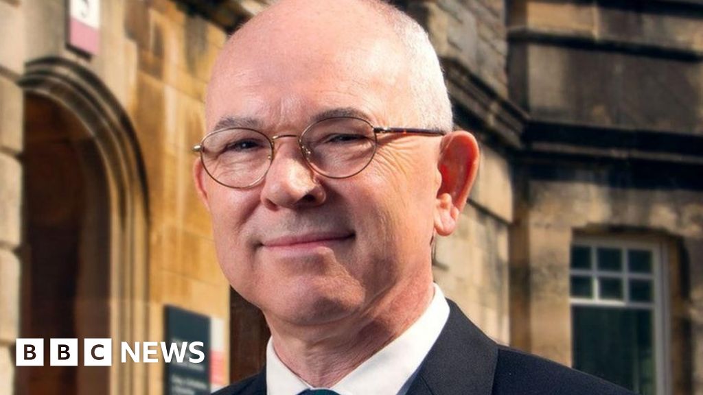 Covid-19: Professor did not break lockdown rules, say police - BBC News