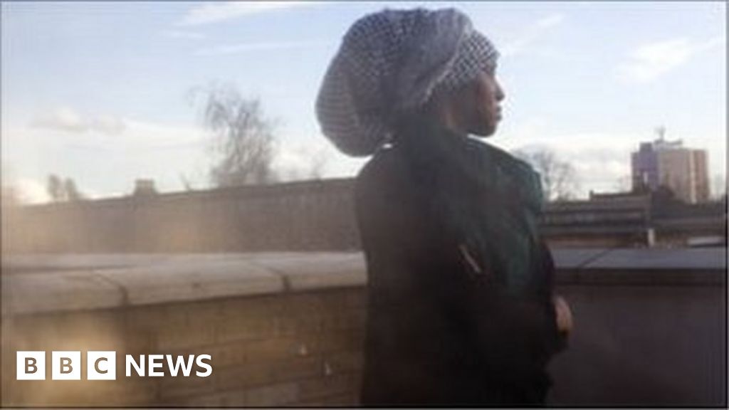 Muslim women role models sought for London art project - BBC News