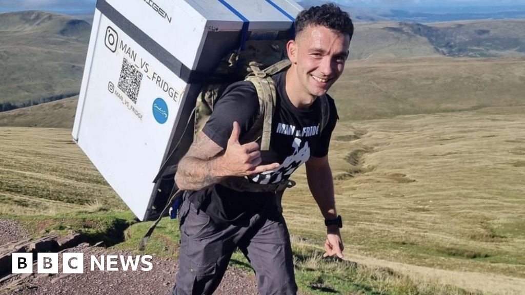 Royal Marine to run London Marathon with fridge on back - BBC News
